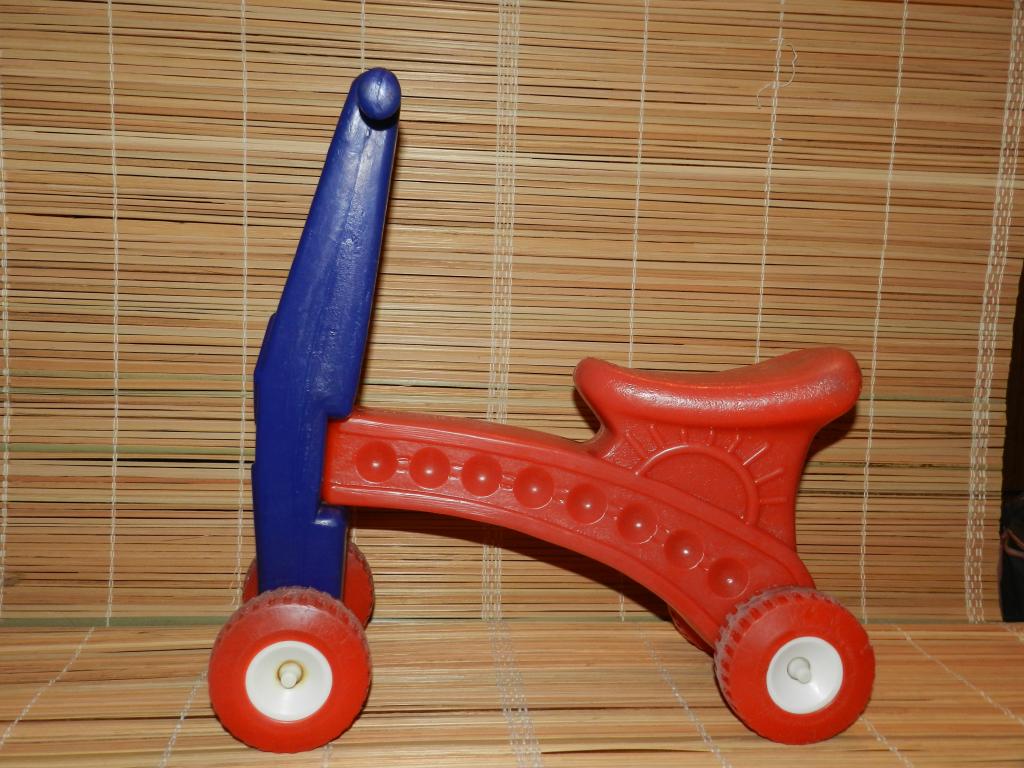 САМОКАТ Четырехколесный "СВЕТОФОР". Дл. 45 см. Игрушка. СССР 1980г.г ...