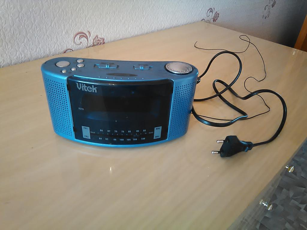 Часы радиобудильник Vitek VT-3502 — покупайте на Auction.ru по выгодной цене. Лот из , Киселёвск ...