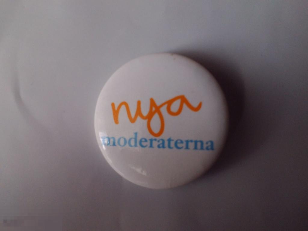 Значок nya moderaterna — покупайте на Auction.ru по выгодной цене. Лот ...