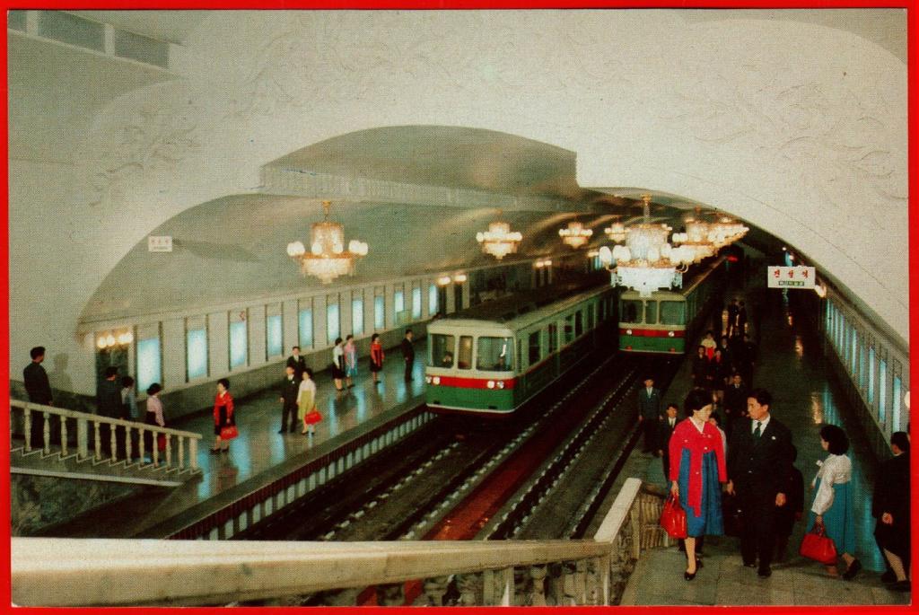 32124 Станция метро метрополитен поезд пара Пхеньян Северная Корея КНДР ...