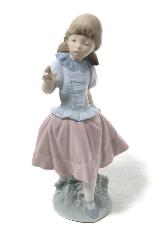 Фарфоровая фигура Удивленная девочка Nao By Lladro — покупайте на по выгодной цене