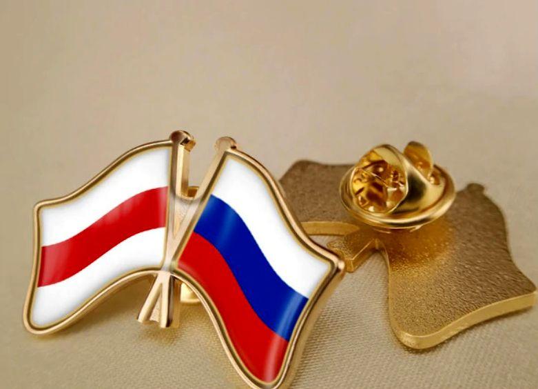 Значок флаги БЕЛАРУСЬ - РОССИЯ лот - 1шт — покупайте на Auction.ru по выгодной цене. Лот из ...