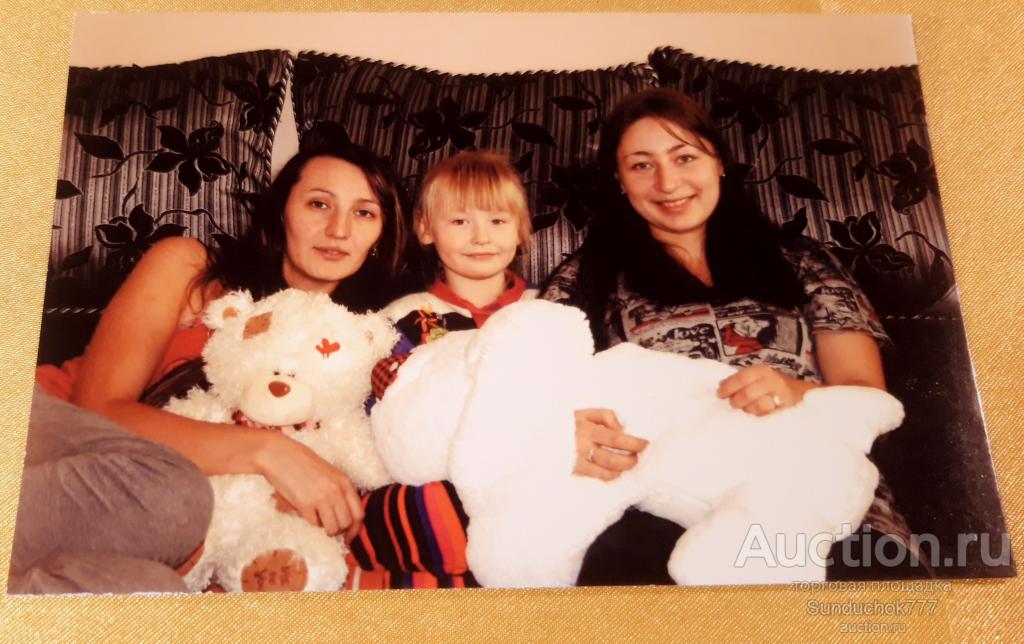 Девушки с Девочкой и Большие мягкие игрушки. Счастливое детство. Дети на Фото. 10 х 15 см ...